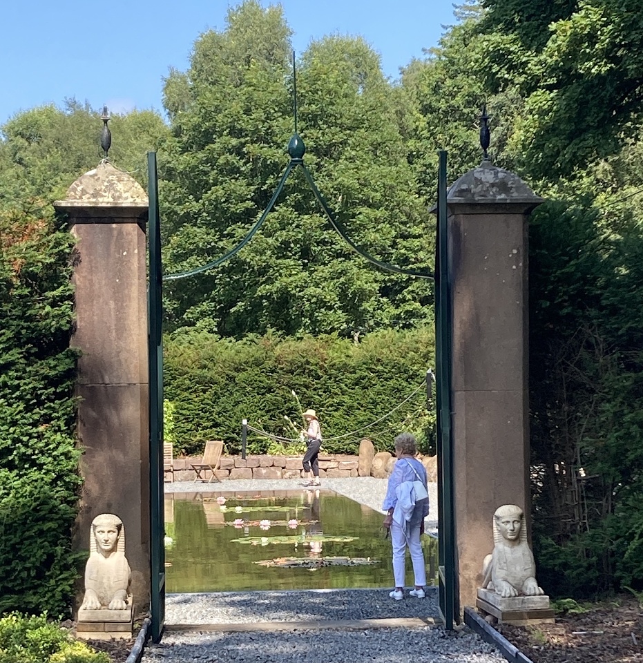 Spectacular garden | Libra | Blipfoto