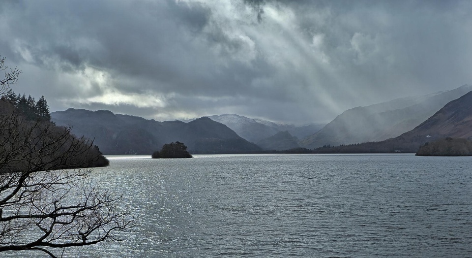 Crepuscular rays over Derwent Water today | biblinros | Blipfoto