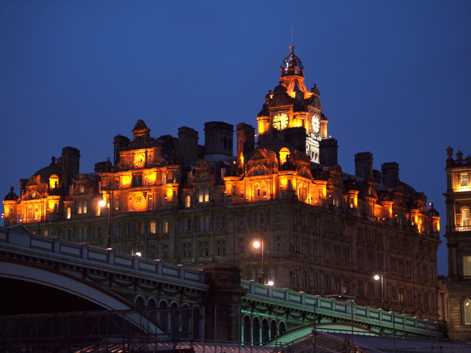 Heading for the train. | Trev | Blipfoto