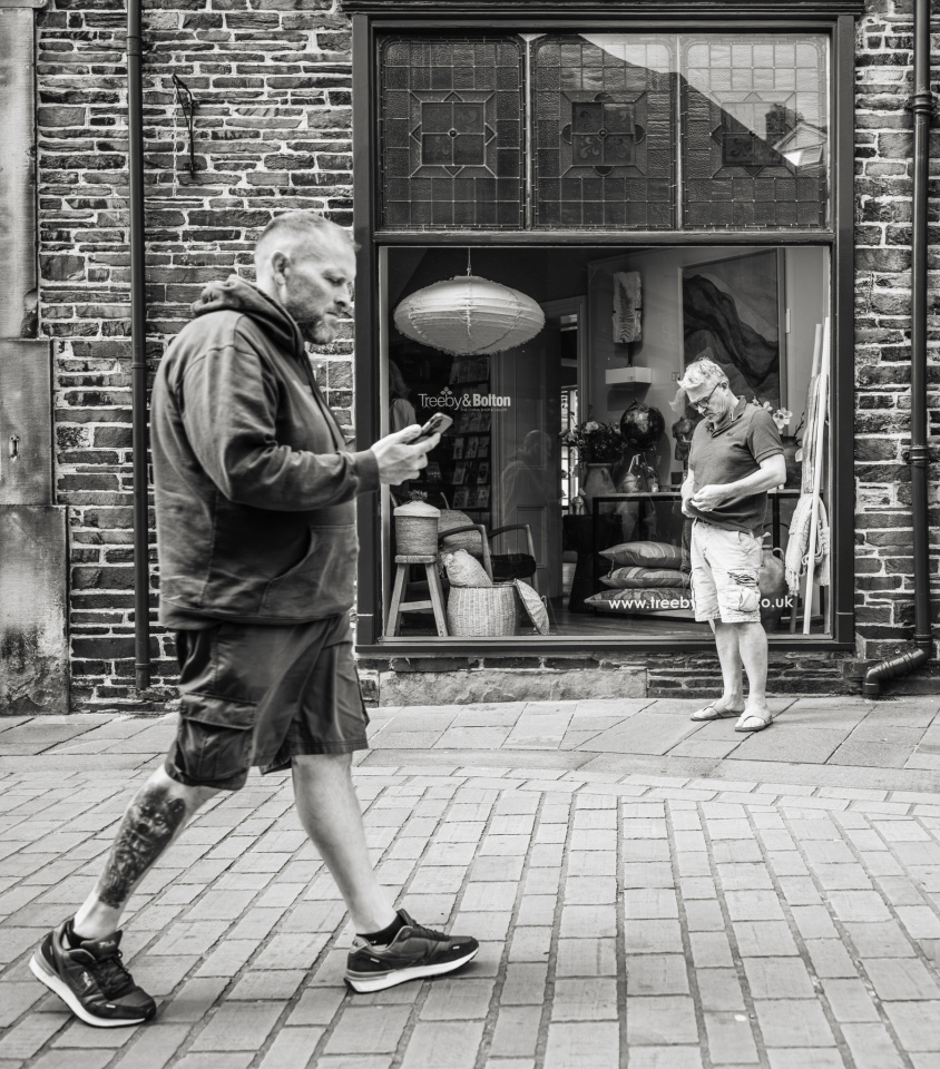 Don't look up | JohnGravett | Blipfoto