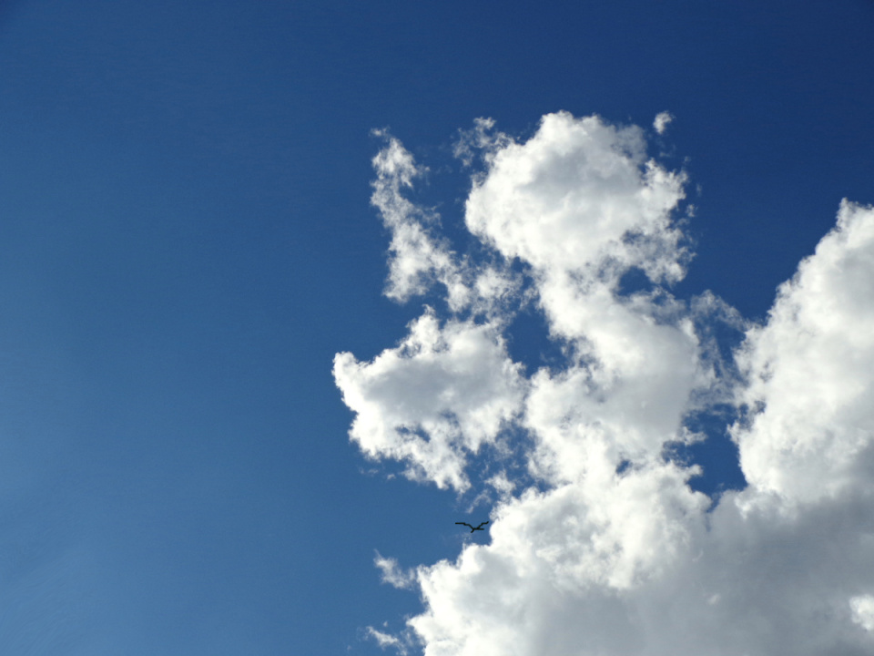 Clouds and a very blue sky.... | hinden | Blipfoto