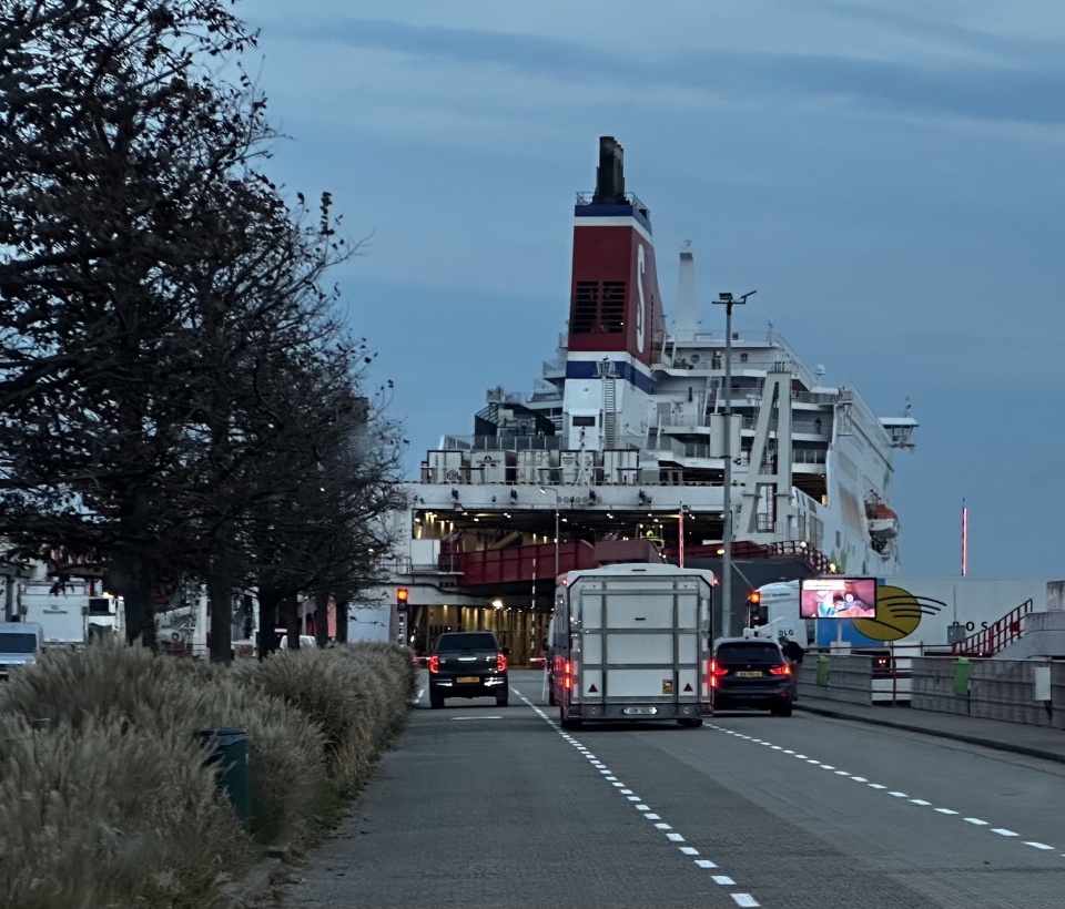 Another Ferry Queue | steveng | Blipfoto