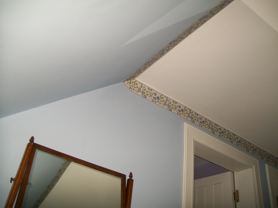 Bedroom ceiling angles | Freuchie | Blipfoto