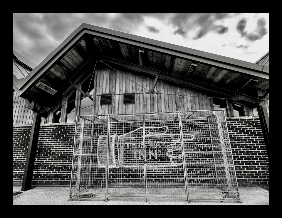MONO MONDAY - GEOMETRIC SHAPES | Honeycombebeach | Blipfoto
