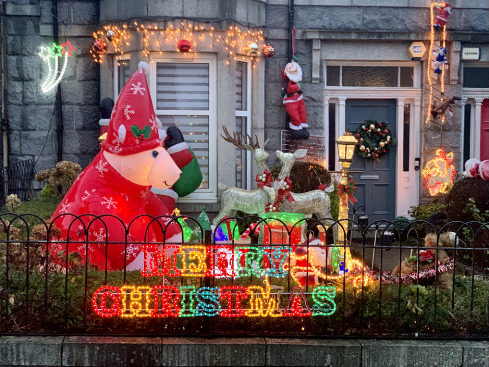 Xmas lights | stswithin50 | Blipfoto