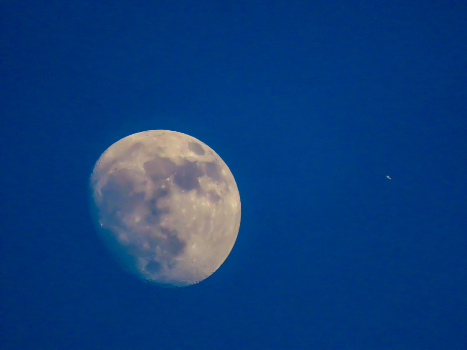 Moon flyby | KevinV | Blipfoto
