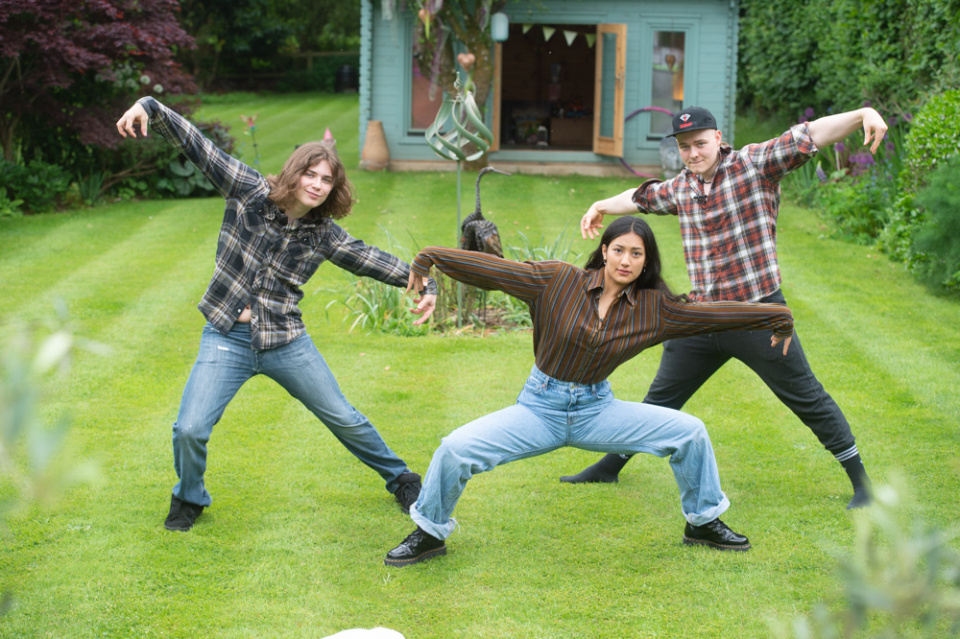 Hanging out | maxellis | Blipfoto