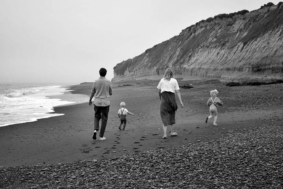 Beach Walkers | rainie | Blipfoto