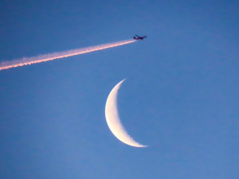 Morning moon fly by | KevinV | Blipfoto