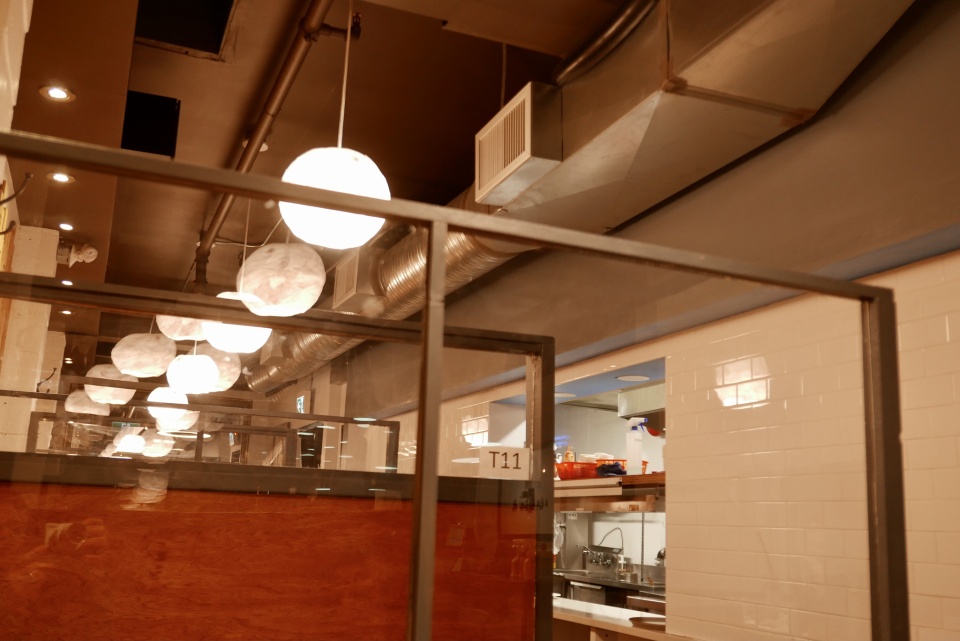 Tuesday: Perspex and Lights | Booky_Goatherd | Blipfoto