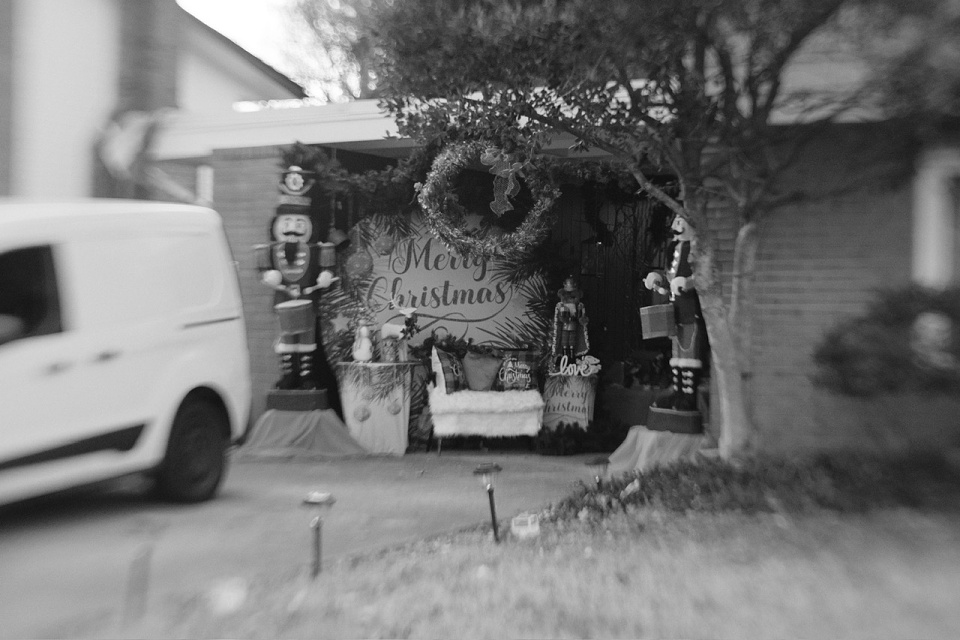 The owner came home so I showed him the picture | Energia | Blipfoto