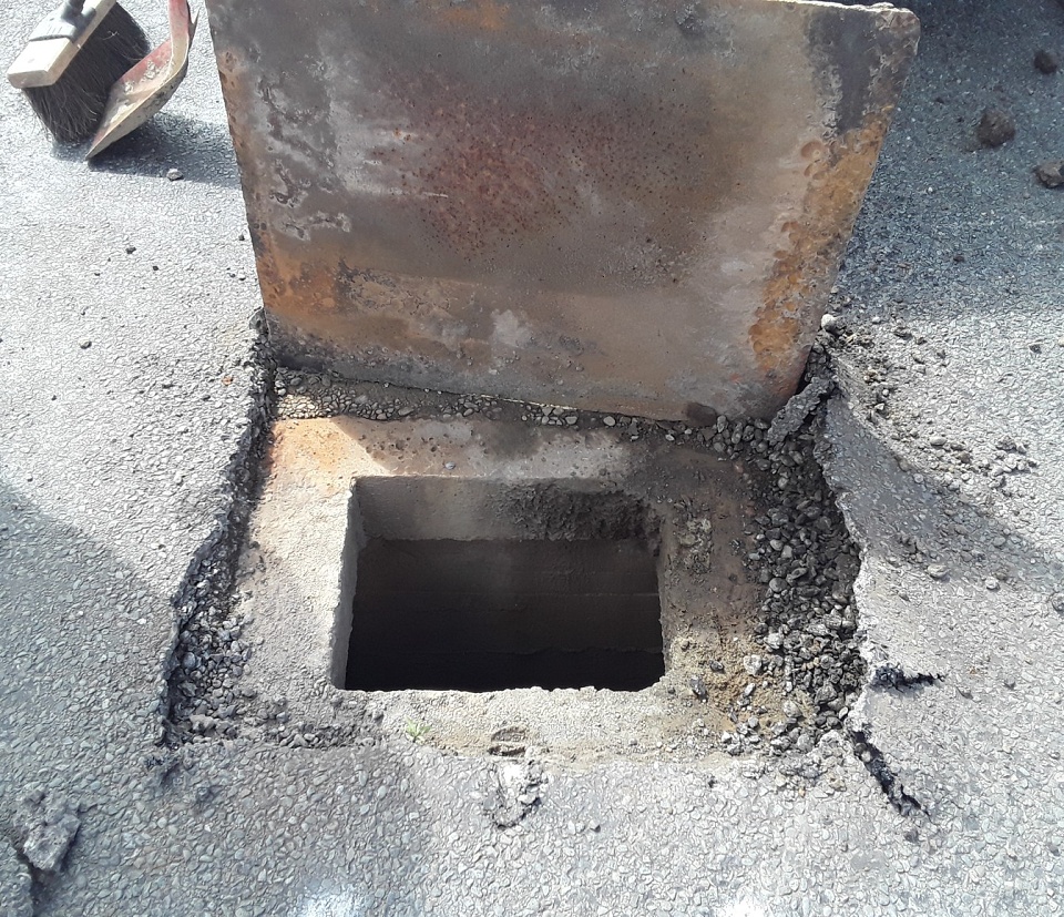 Manhole | Mario | Blipfoto