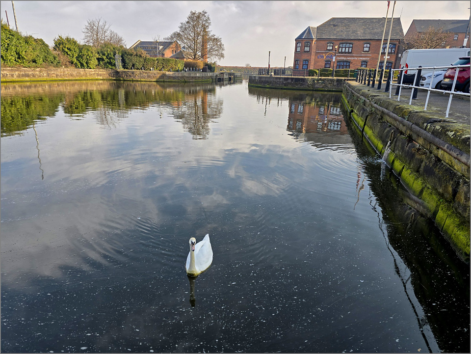 Ellesmere Port Lighthouse | Terrifo | Blipfoto