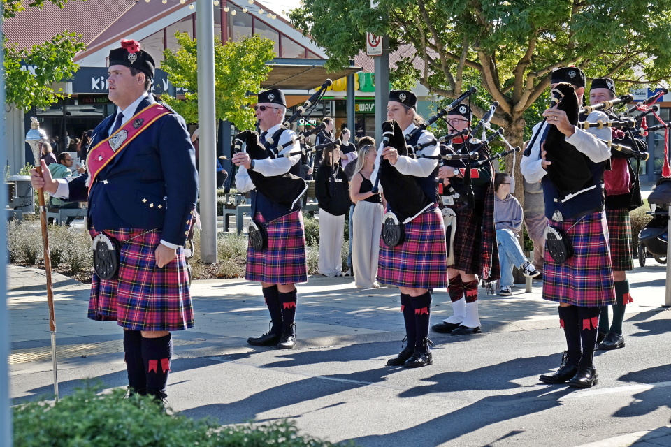 Diggers Of The ANZAC . . . John Williamson | V1k1 | Blipfoto
