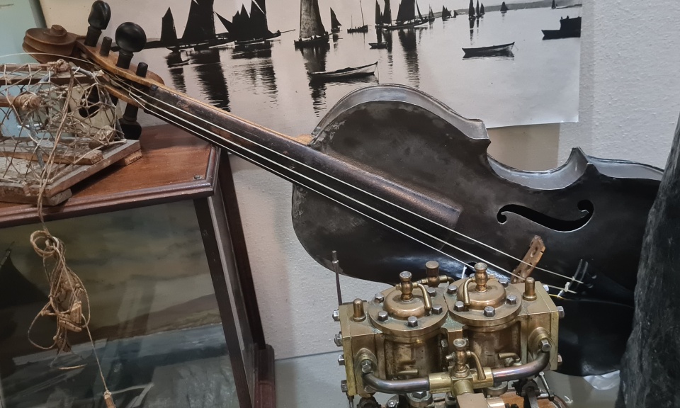 TIN FIDDLE | EllyJay | Blipfoto