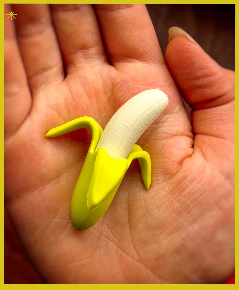 A tiny banana! | Majoayee | Blipfoto