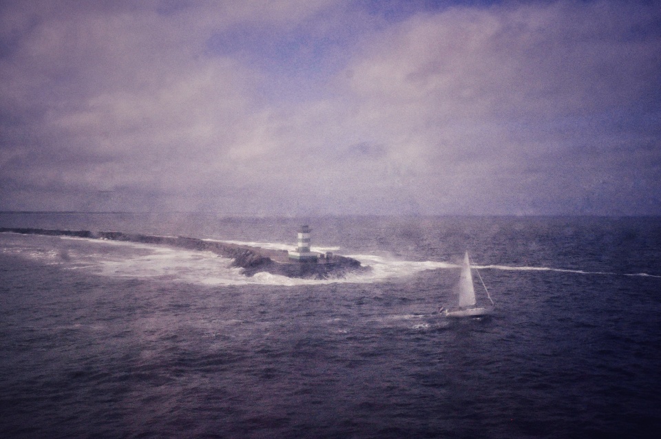Sailing into the IJmuiden harbour | Ingeborg | Blipfoto