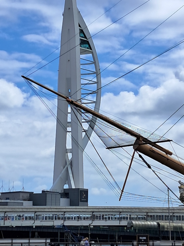 'Crossed wires' | MH | Blipfoto