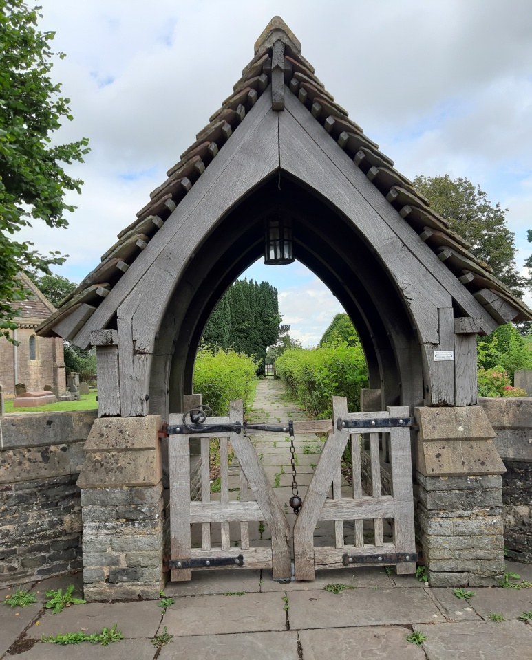 Lytch Gate with ingenious ball weight latch | serpentine | Blipfoto