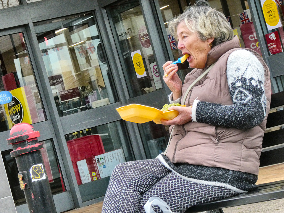 Chippy lunch | SiskinsPics | Blipfoto