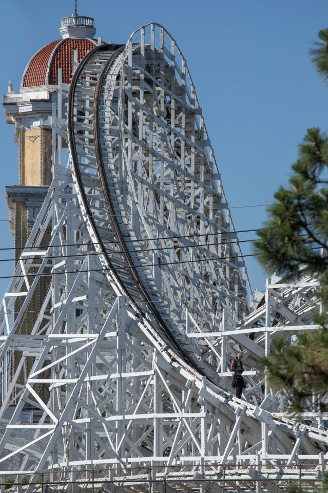 Rollercoaster Worker | rsdphotography | Blipfoto