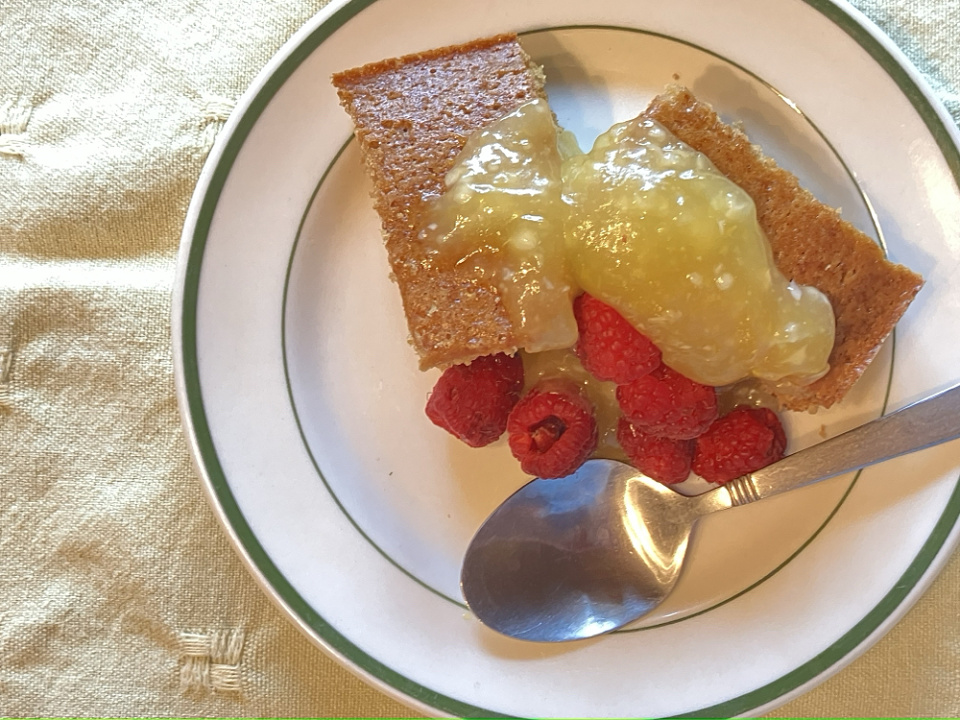 Lemon curd and gingerbread cake | MaryElizaR | Blipfoto