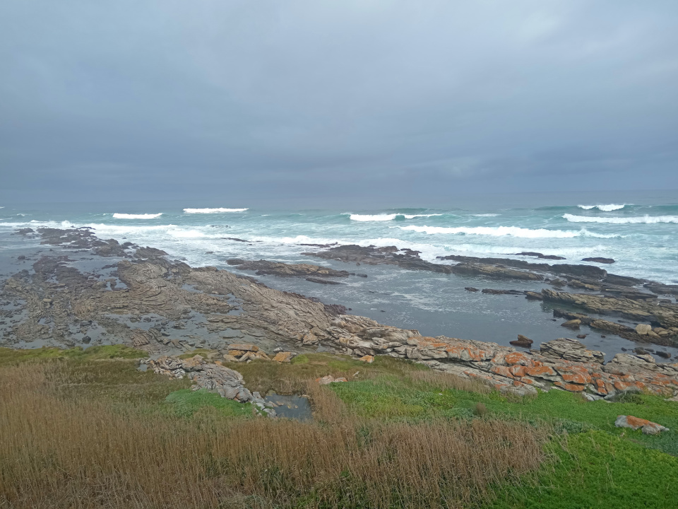 Overcast day and busy sea | Schoenies | Blipfoto