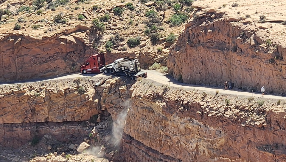 Truck Overboard | MovableParts | Blipfoto