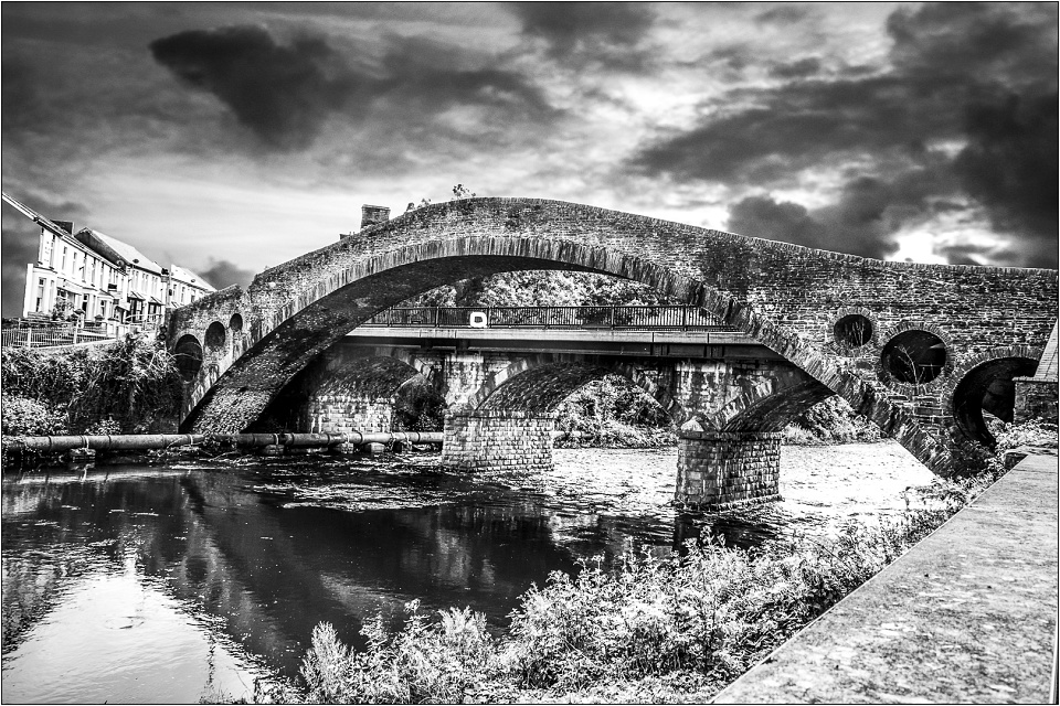 The Old Bridge at Pontypridd | RhonddaLad | Blipfoto