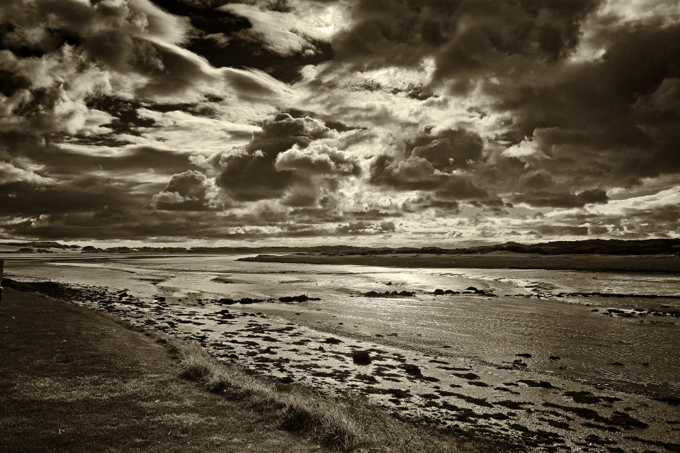 Clouds over the Foveran Burn. | Talpa | Blipfoto