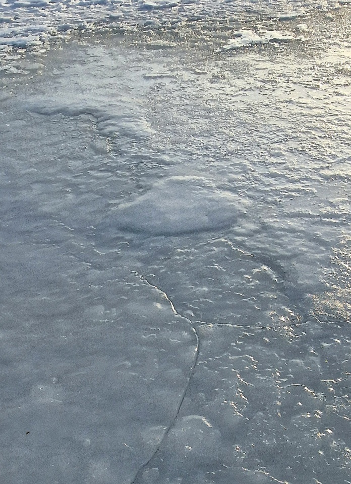 Cracking ice | ArjaLeppaenen | Blipfoto