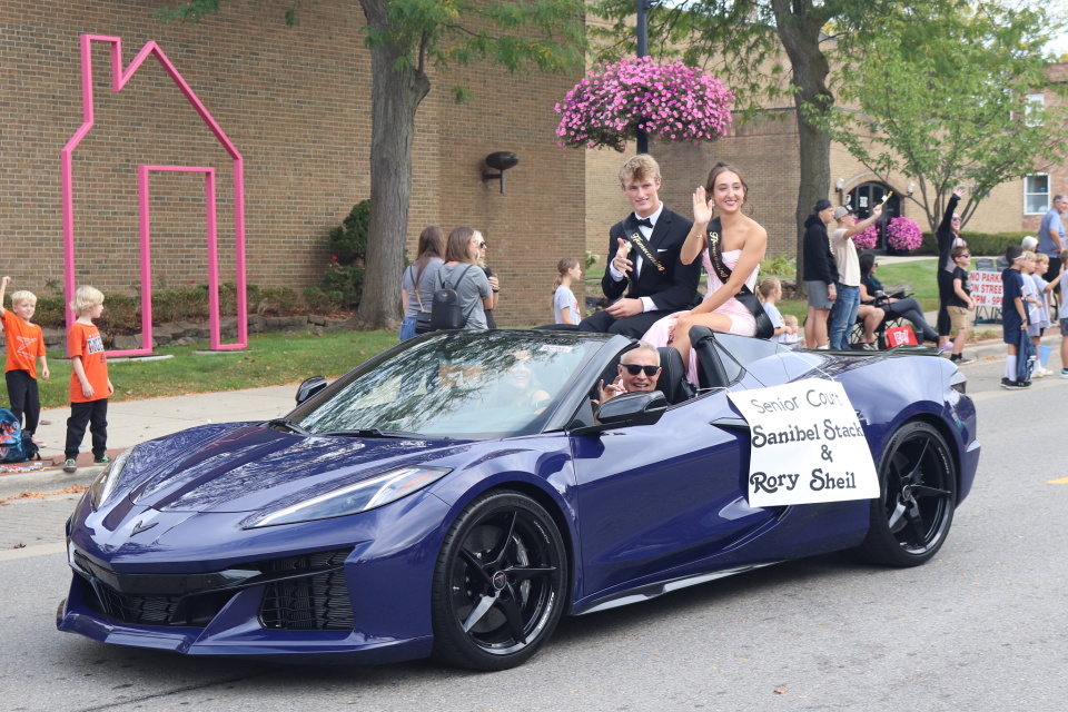 Flower Friday...A Cutie in a Corvette | outdoorguy | Blipfoto