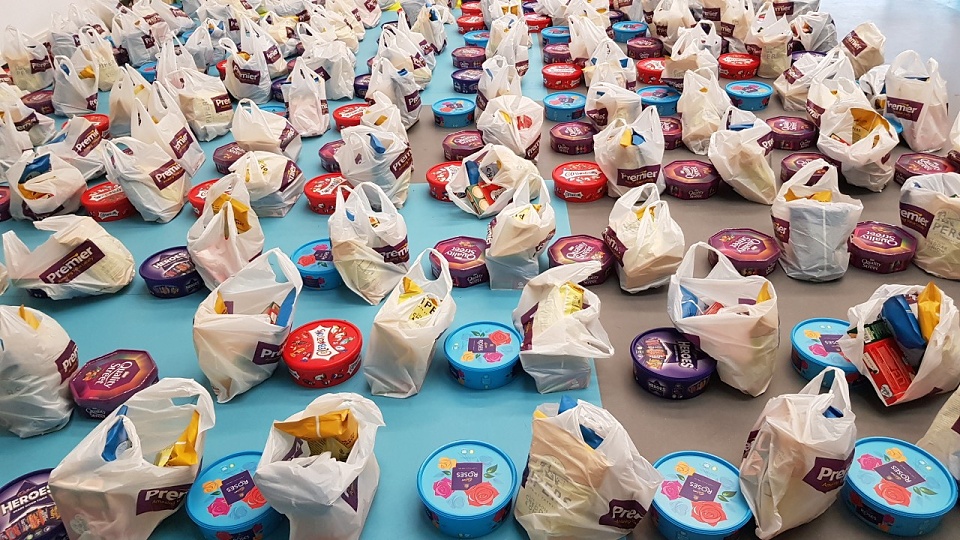 600 food parcels | trevorearthy | Blipfoto