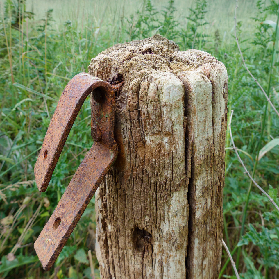 Post And Bracket | madwill | Blipfoto