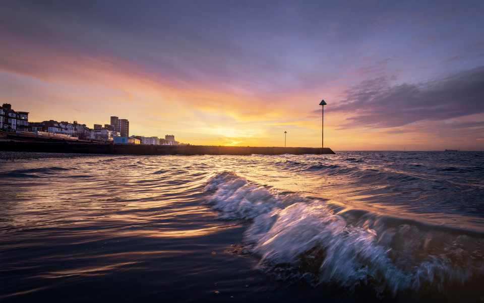 Sunrise, Chalkwell Beach | stevvi | Blipfoto