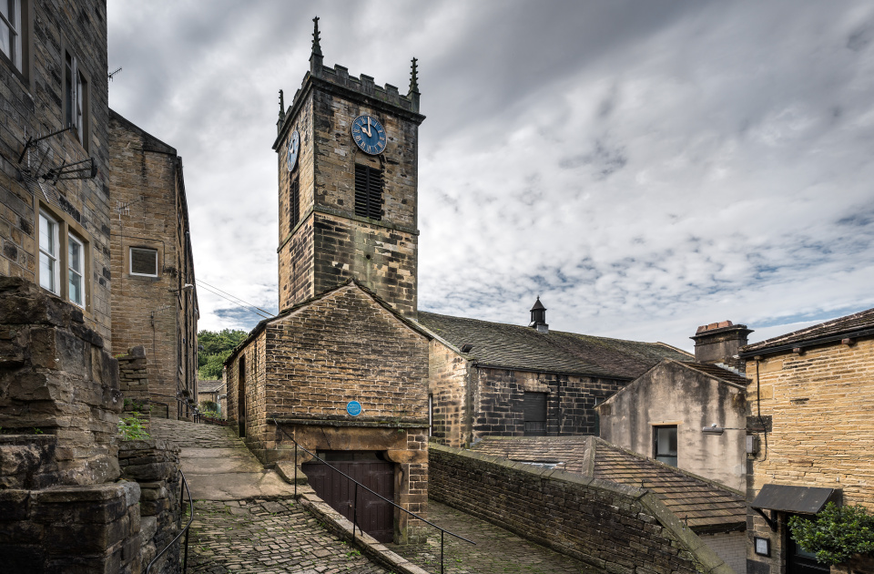 Holmfirth Parish Church... | Freyjad | Blipfoto