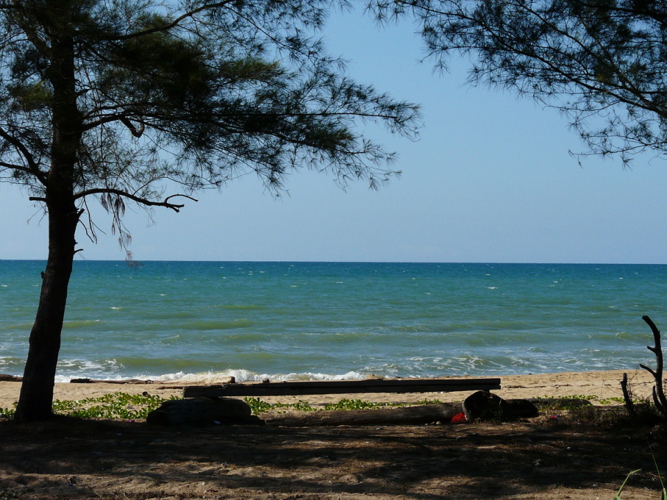 Pantai Meragang.. (pantai means Beach...) | Tina | Blipfoto