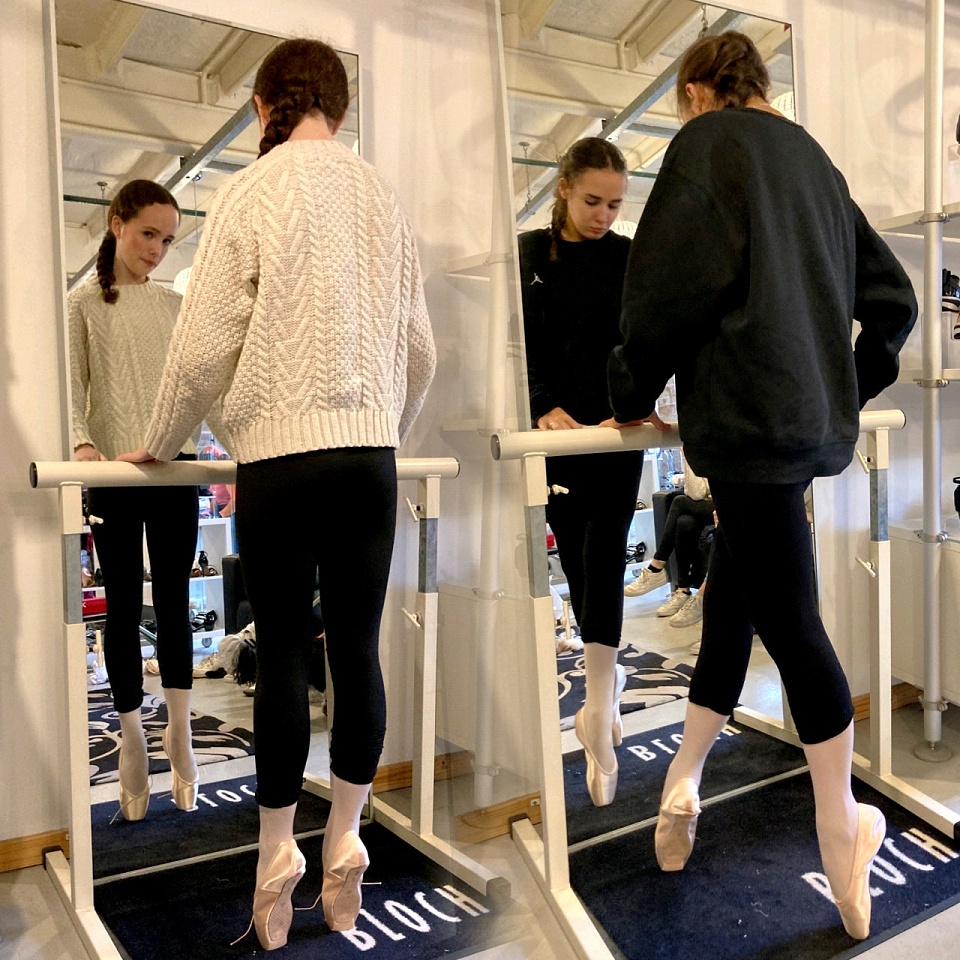 On Their Toes | mambo | Blipfoto