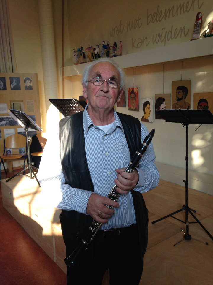 Johan Smit, praat met zijn klarinet | poosconnections | Blipfoto