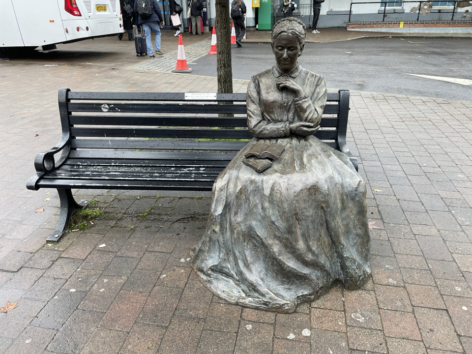 Lady on a bench | rosewiles7 | Blipfoto