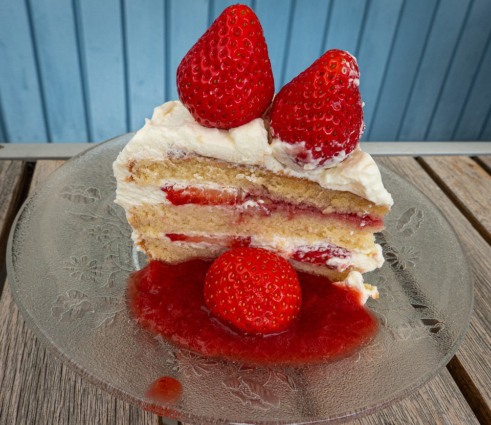 Midsummer Strawberry Cake | GoranZebuhr | Blipfoto
