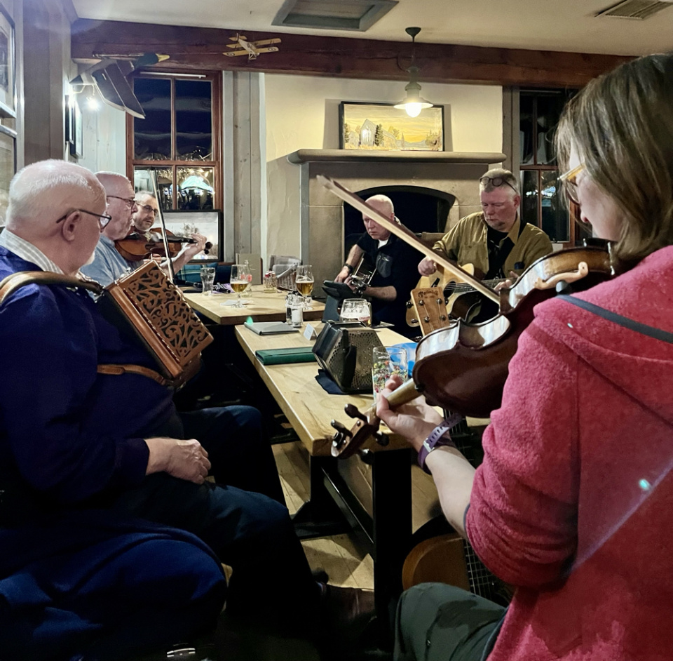 Pub Session | CherryR | Blipfoto