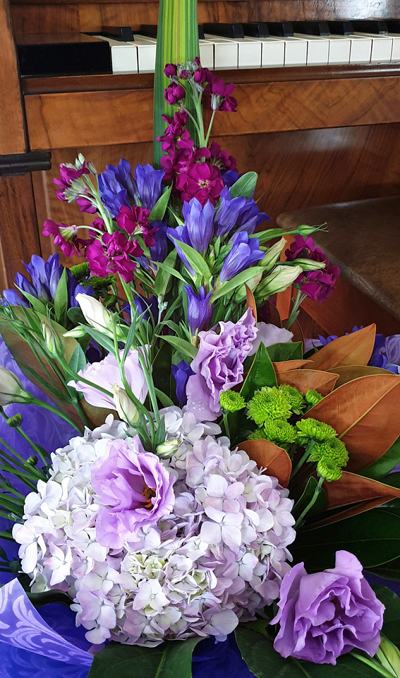 Bouquets..... | flying | Blipfoto