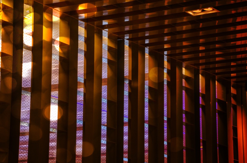 Airport bubble -AT228 | Ingeborg | Blipfoto