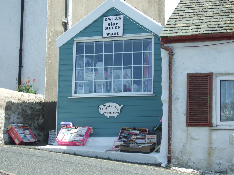 Helen's Wool Shop #Moelfre #Anglesey | doffy | Blipfoto