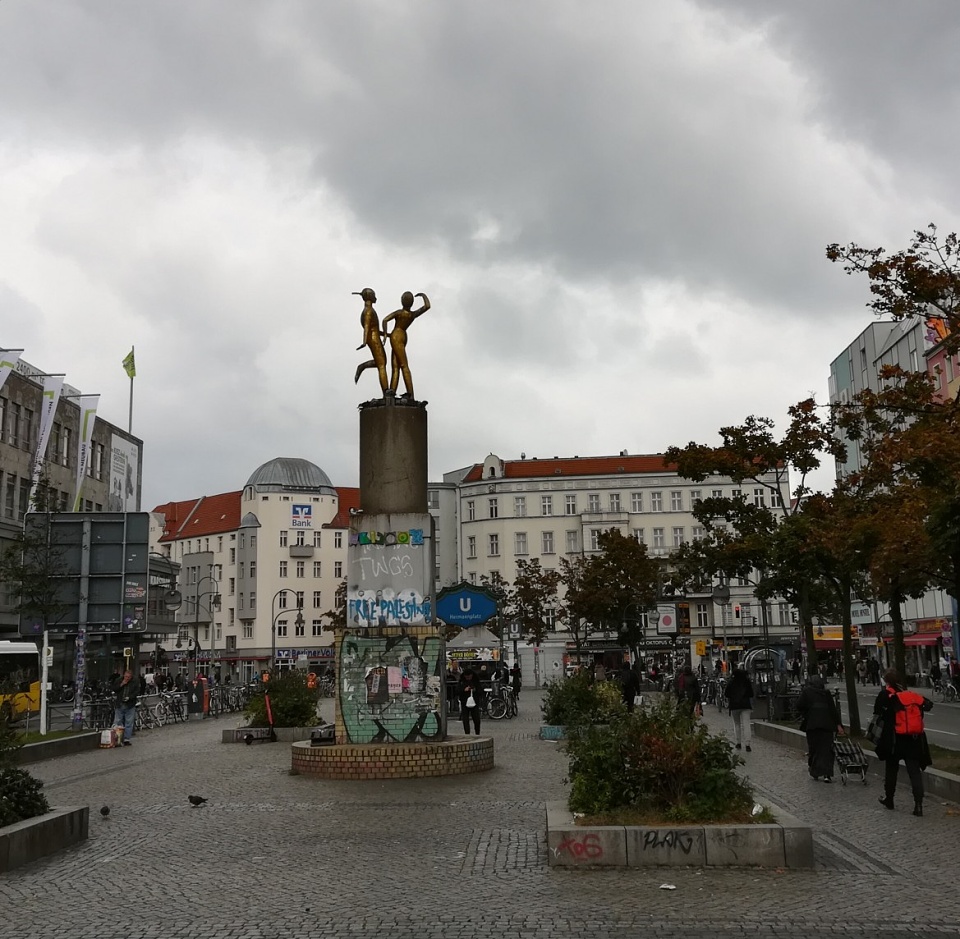 Hermannplatz | standingTree | Blipfoto