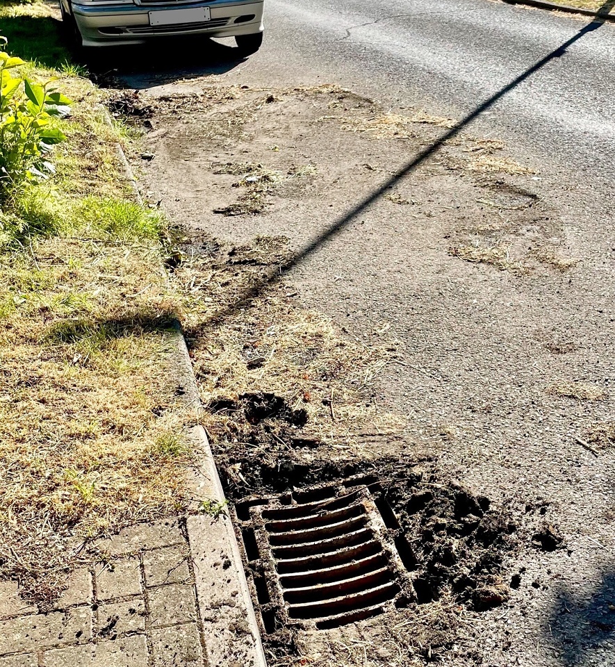 Messy road | JJ46 | Blipfoto