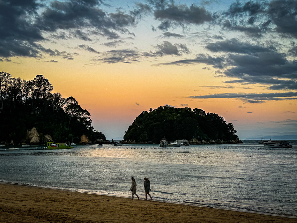 Evening Walkers… | Lizimagiz | Blipfoto