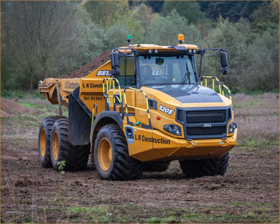 Shifting dirt... | nonpcplod | Blipfoto