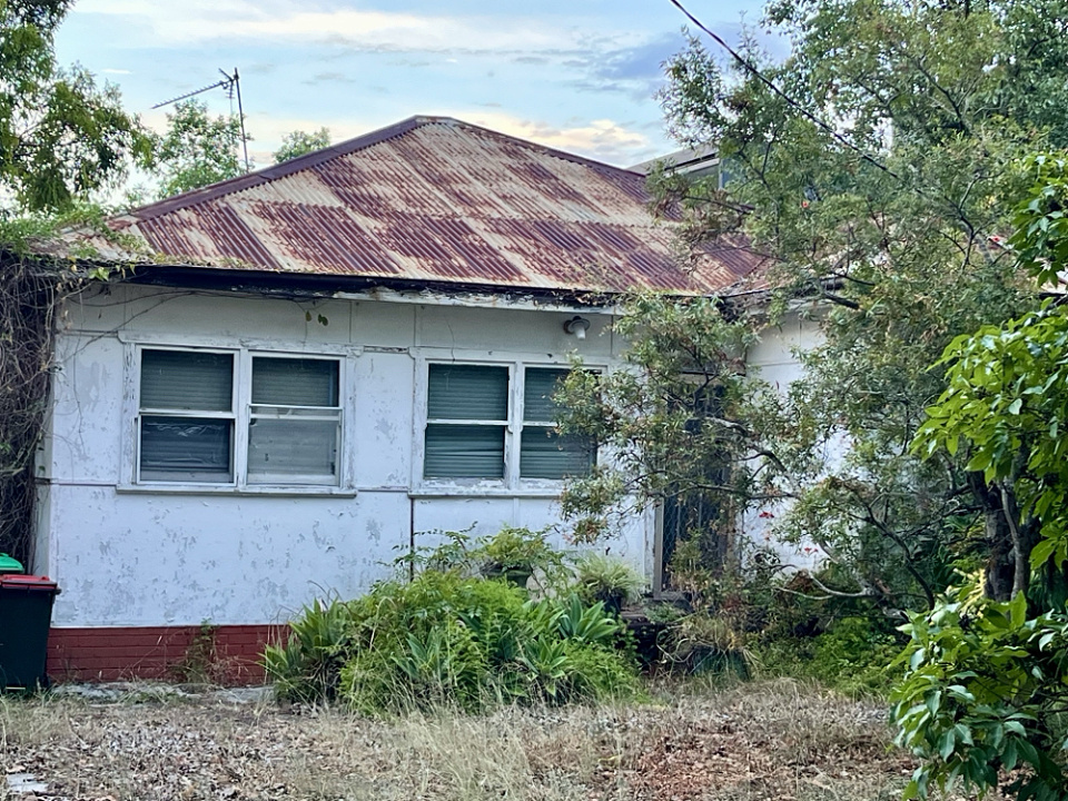 Odd house | ClickingCurate | Blipfoto